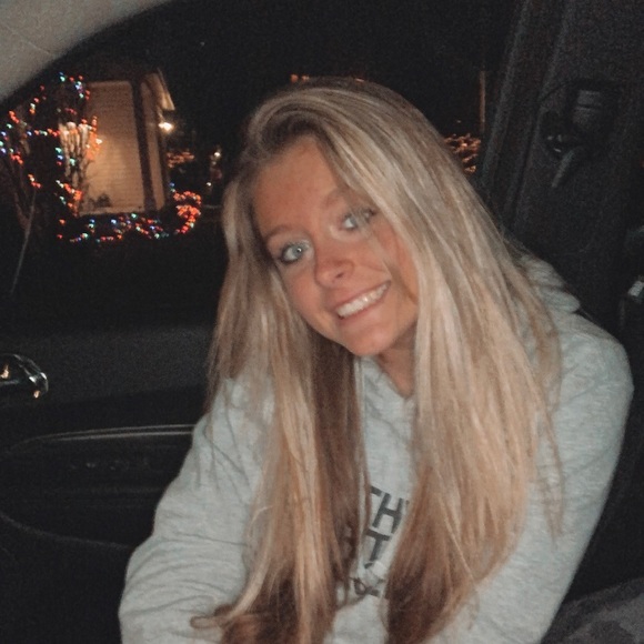 Taylor's Closet (@taylor_wink) | Poshmark